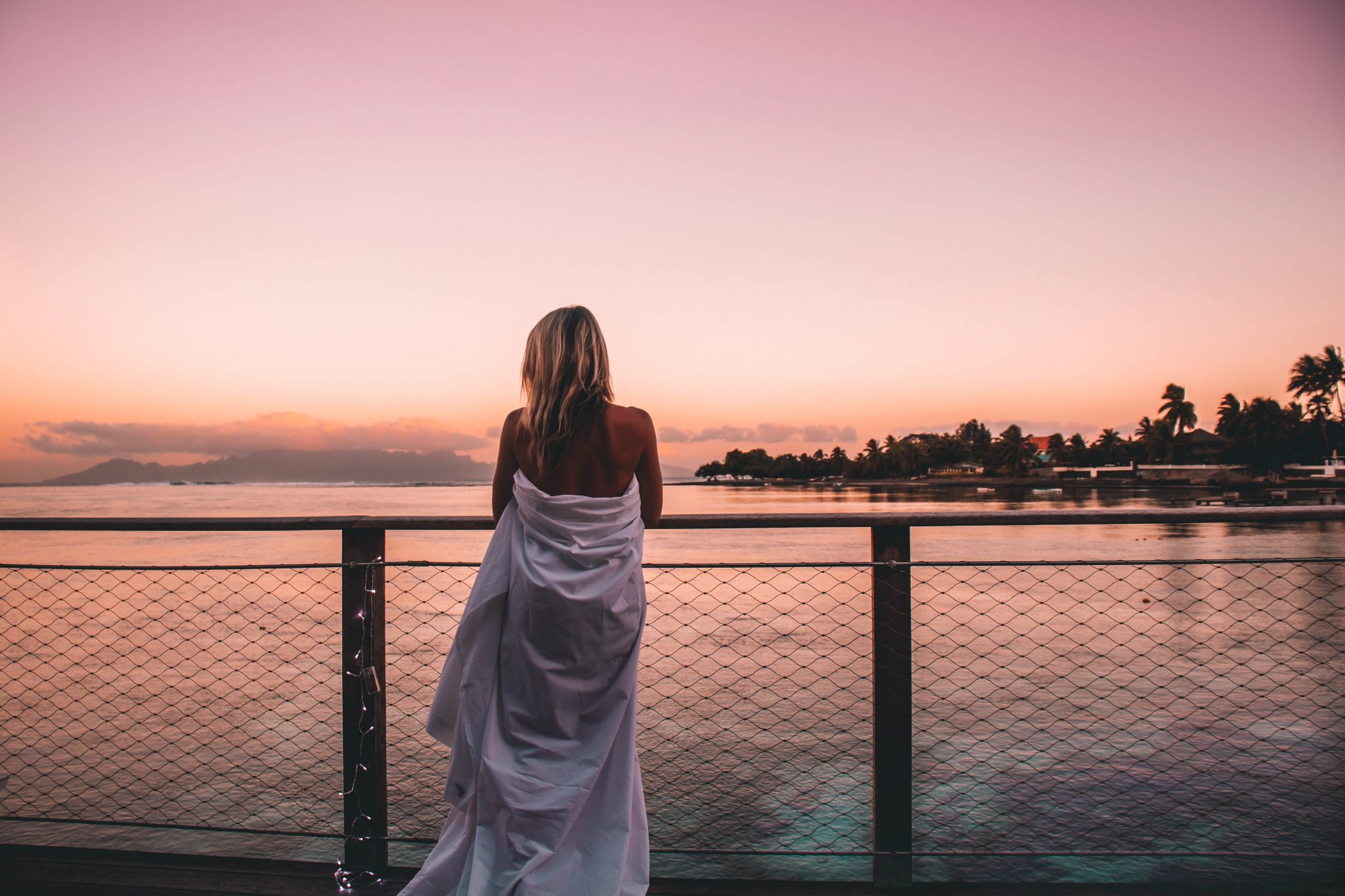 Maldives Vs. French Polynesia: Comparing the two most LUXURIOUS places ...